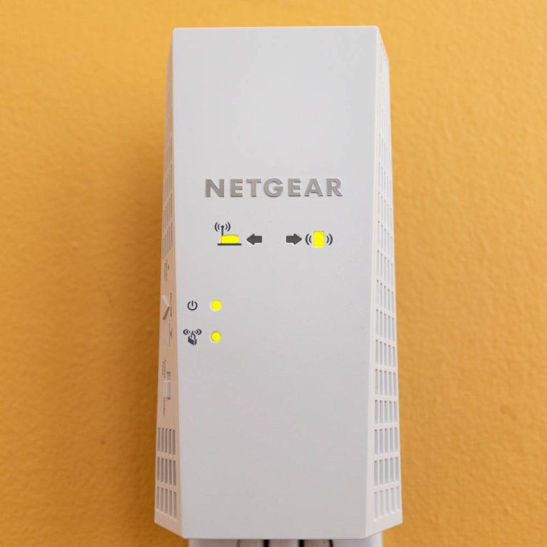 Boost that signal with a NETGEAR AC2200 Mesh WiFi Extender - Gentleman ...